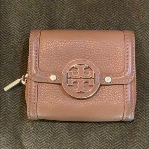 Tory Burch Bags | Logo Wallet | Poshmark